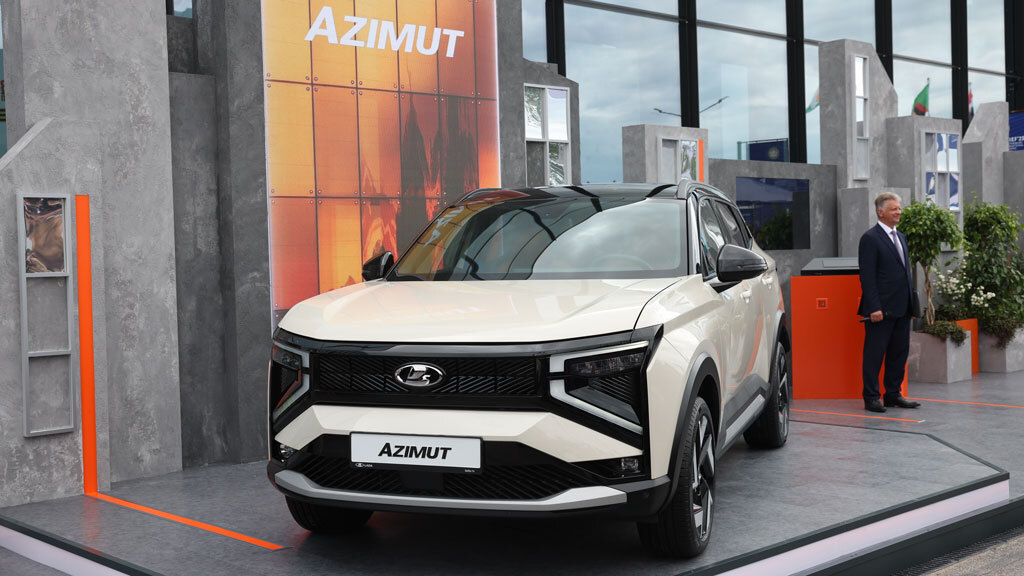 AvtoVAZ presented its first own crossover Lada Azimut at SPIEF-2025 ...