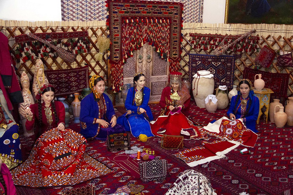 Products of Turkmen handicraftsmen are included in the catalog ...