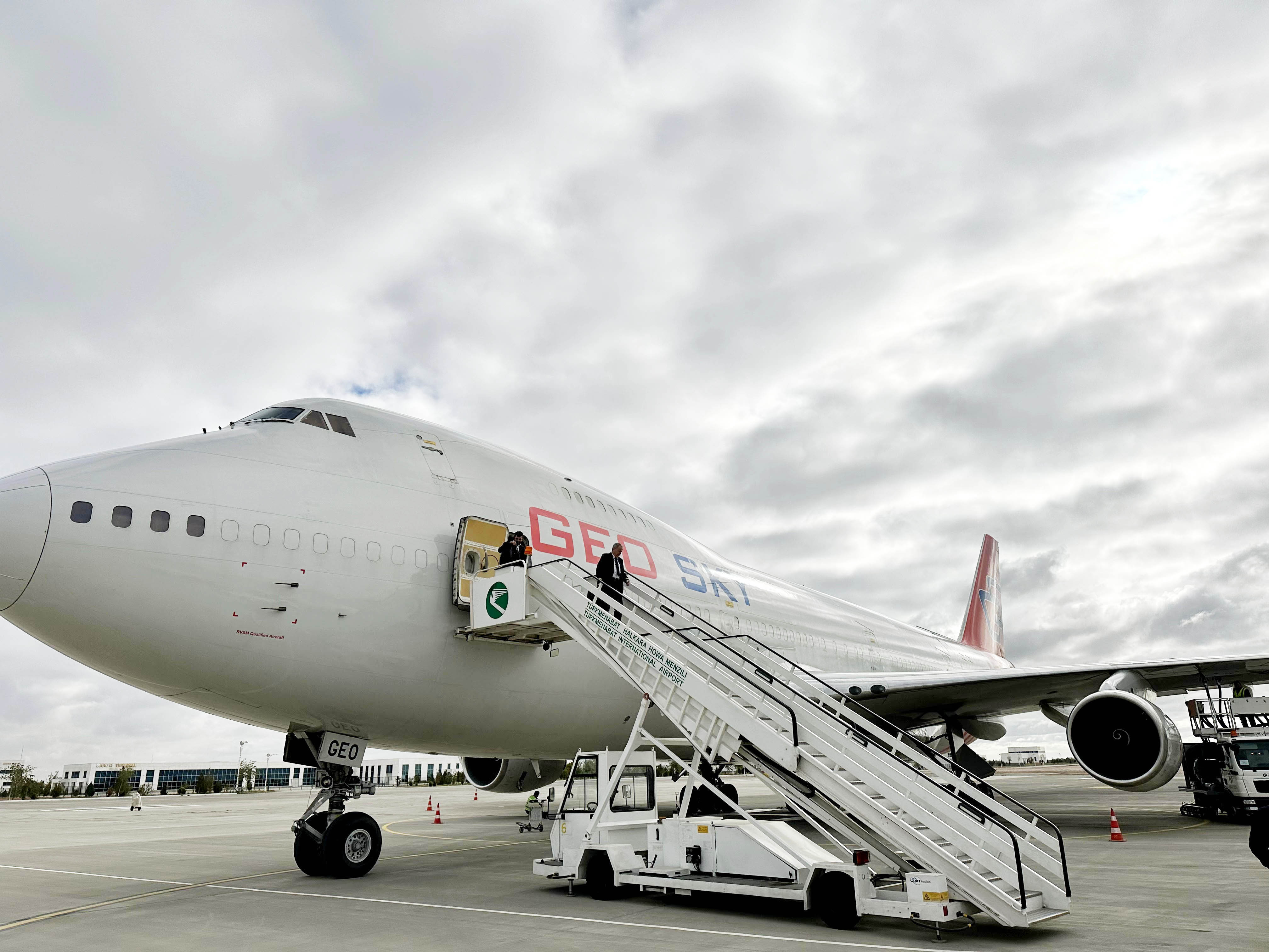 A Georgian airline cargo plane landed at Turkmenabat airport for the ...